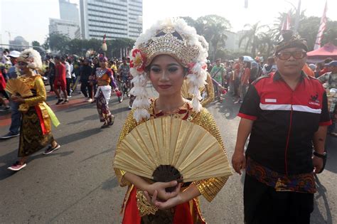 FOTO Kesenian Gendang Beleq Khas Sasak Ramaikan CFD