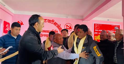 विप्लवको पार्टी परित्याग गरेका दोलखाका नेता कार्यकर्ता माओवादी