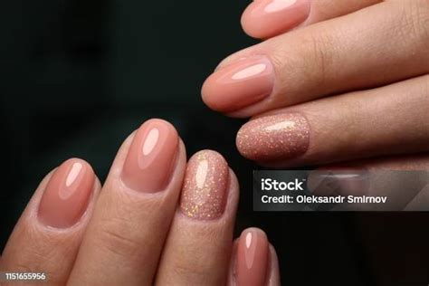 멀티 컬러 파스텔 매니큐어 줄무늬 배경 톤에 톤을 결합 네일 아트 매니큐어 미용술에 대한 스톡 사진 및 기타 이미지 매니큐어 미용술 노랑 디자인 Istock