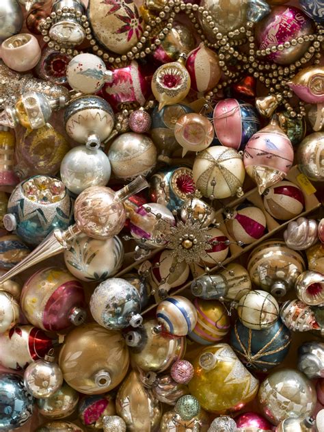 Timeless Vintage Christmas Ornaments To Spruce Up Your Tree