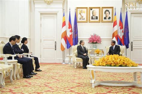 សម្តេចតេជោ ហ៊ុន សែន អញ្ជើញជួបពិភាក្សាការងារជាមួយ ឯកអគ្គរដ្ឋទូតចិនប្រចាំកម្ពុជា ដែលបានផុតអាណត្តិ