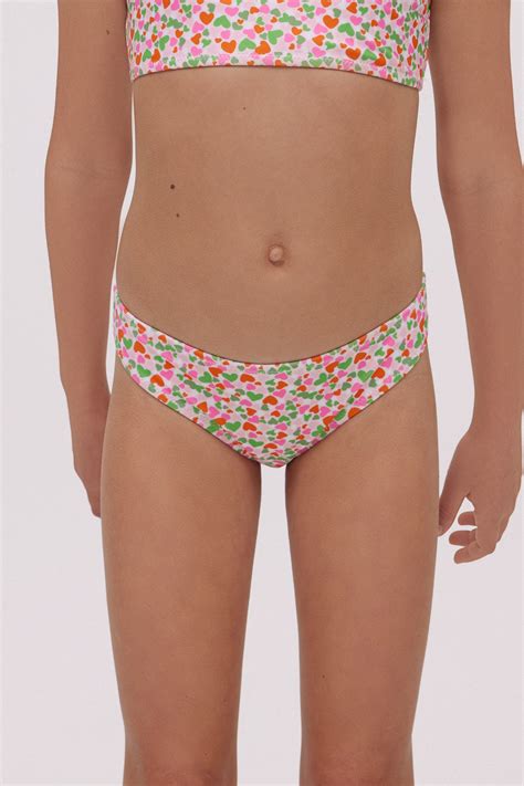 95123 1 Braga Culetin Estampado Corazones Nina Ysabel Mora Multicolor