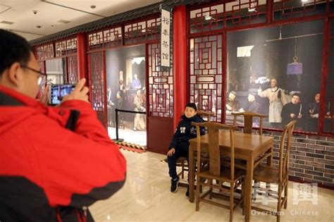 紀念老舍誕辰 120 周年眾藝術家作品還原老舍筆下人物及街市 每日頭條