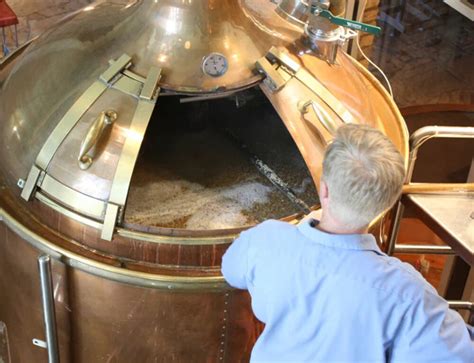 Components Of A Distillation Tower And The Distillation Process