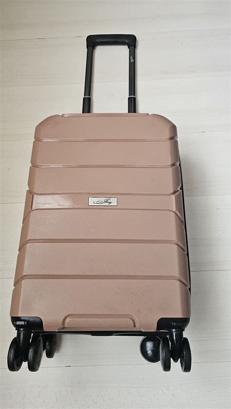 Поликарбонатен куфар със свалящи се колелца гр Асеновград • Olx Bg