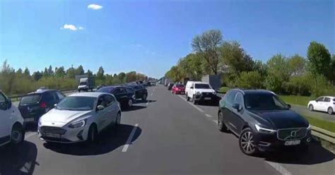 Kierowcy zablokowali korytarz życia Strażacy pokazali film Motoryzacja