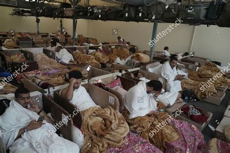 Muslim Pilgrims Rest Read Quran Muslims Editorial Stock Photo Stock Image Shutterstock