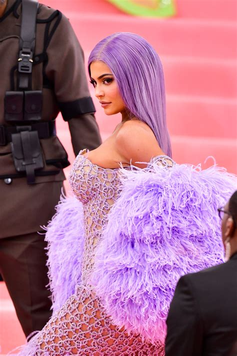 El corset llevado por fuera es la tendencia de moda que impondrá