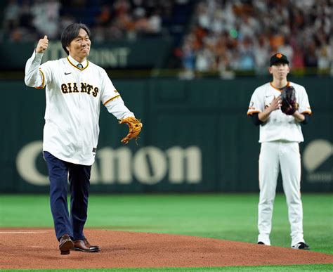 【巨人】松井秀喜氏、背番号「55」で「長嶋茂雄day」のセレモニアルピッチ登場 プロ野球写真ニュース 日刊スポーツ