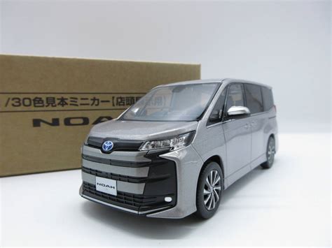 Yahoo オークション 1 30 トヨタ 新型ノア 2022年モデル カラーサン