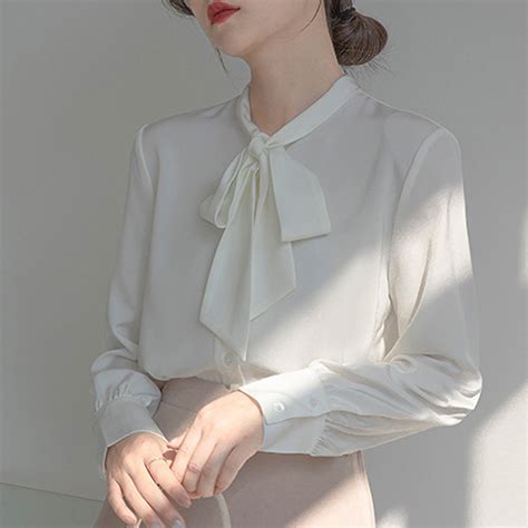 Ohs Ctdd2335 리본 스카프 포인트 새틴 블라우스 온채널 Ohs Ctdd2335 리본 스카프 포인트 새틴 블라우스 온채널