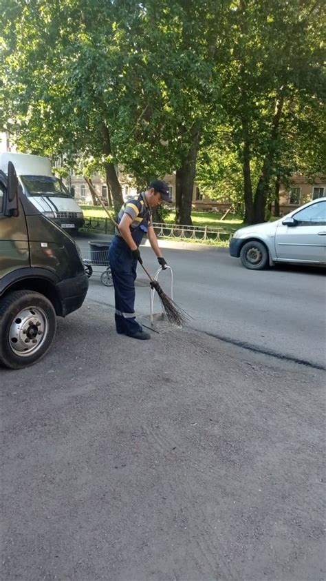 Сегодня 01 07 2022 на территории ООО ЖКС №1 Фрунзенского района работают Жилкомсервис №1