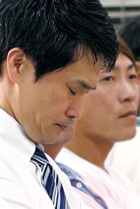 2017年の衆院選、開票結果を待つ小川淳也氏（c）ネツゲン 映画「なぜ君は総理大臣になれないのか」一人の議員を通し政治を問う 写真