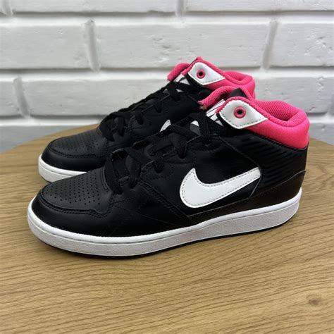 Оригінальні кросівки Nike — ціна 850 грн у каталозі Кросівки Купити жіночі речі за доступною