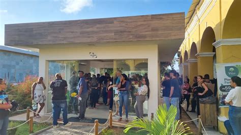 Amigos E Familiares Se Despedem De Mulher Morta No Bonfim Justiça