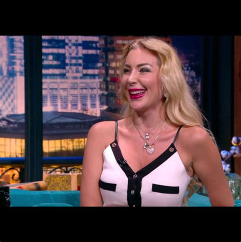 Ето я новата усмивка на Антония Петрова за 15 бона Сякаш гледаш друг човек СНИМКИ За Жената