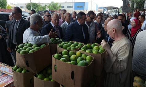 وزير التنمية المحلية ومحافظ القاهرة يتفقدان سوق العبور للاطمئنان على