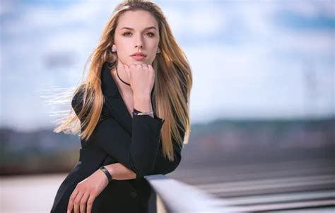 Wallpaper Look Girl Model Portrait For Mobile And Desktop Section