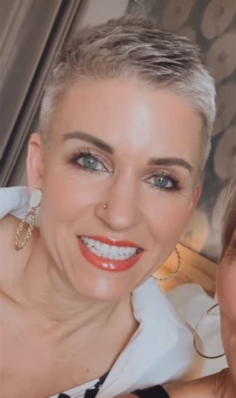 Elizabeth Navarettes Instagram Twitter And Facebook On Idcrawl