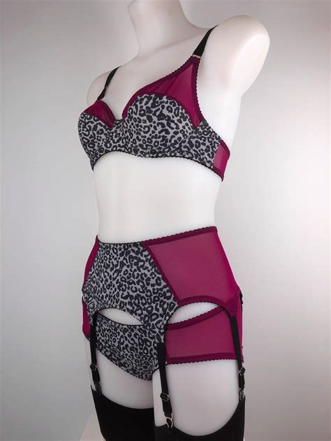 Vintage And Retro Inspired Lingerie Shapewear Stockings And Straps