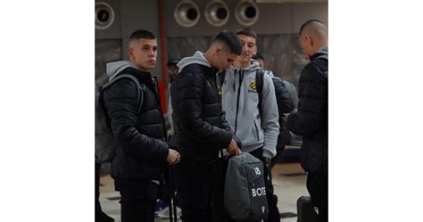 Футболистите на Ботев Пд кацнаха в Белек при температура 15° и дъжд Снимки