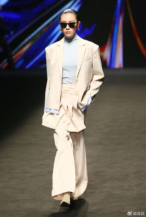 中国时尚女装流行趋势发布 时尚衣装的趋势“现象学” 女装 时尚 戚连民 新浪新闻