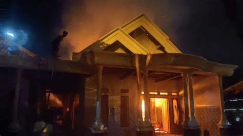 Kebakaran Hanguskan Satu Rumah Warga Beserta Kandang Sapinya Di Sampang Terungkap Penyebabnya