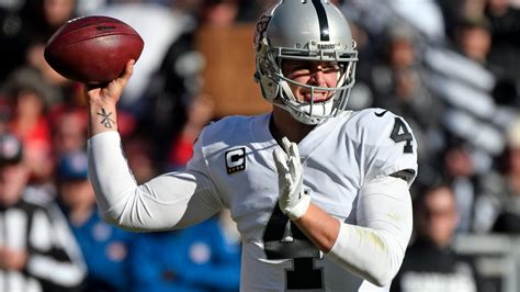 Raiders Qb Derek Carr Takes Step Back In Year 4