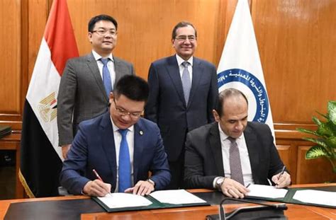 قطاع البترول وهواوي يتعاونان لدعم التحول الرقمي وحلول الطاقة الشمسية