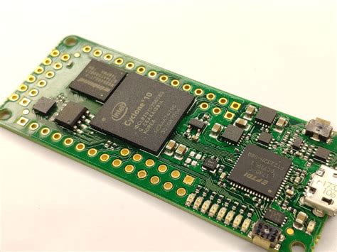 CYC1000 FPGAマガジン公式
