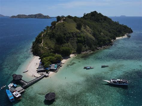 Labuan Bajo Komodo And Pink Beach 2 Day Group Boat Tour