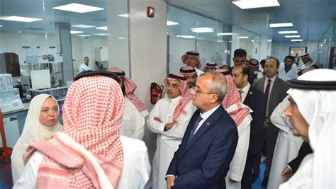رئيس هيئة الدواء يصطحب وزير الصناعة والثروة المعدنية السعودي لزيارة