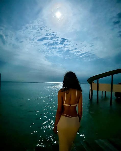 Janhvi Kapoor Enjoying Her Maldives Vacation Check Out Divas Sizzling