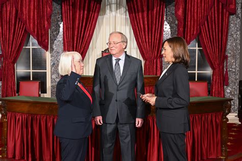 Senator Patty Murray Sworn In As The First Woman Us Senate President