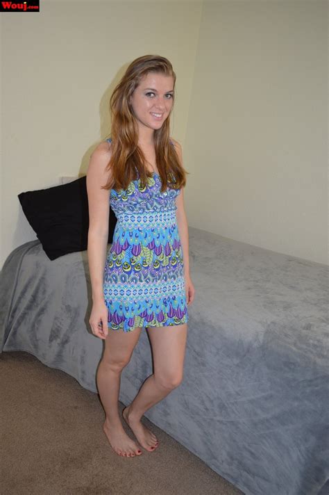 Hot Amateur Sweeties Posing For The Camera And Show Off Their Fit Body 15 Photos