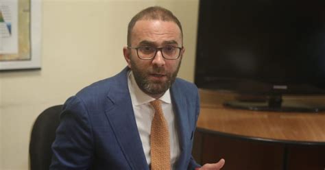 Gaz Bardhi nis mbledhjen me kompjuterin Do pranoj dorëheqjen e Bashës Politika