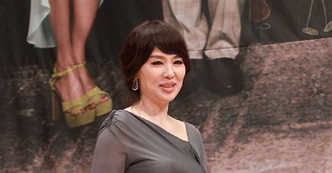 포토엔 하희라 몸매 드러나는 원피스 쑥스러워~