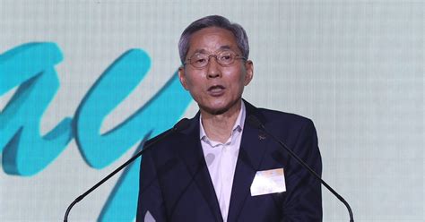 인사말하는 윤종규 Kb금융지주 회장