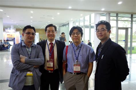 대한인터벤션영상의학회 2014년 제23차 춘계학술대회 춘계학술대회 현장 분주한 행사장 풍경입니다 Facebook