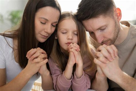 12 Essential Catholic Prayers In Spanish For Daily Inspiration