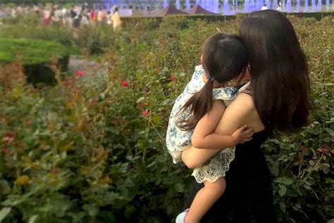 「たくましすぎて王騎将軍かと思った」 2歳児が撮ったママの姿に「マジ似てる」「オーラが将軍」の声 Hint Pot