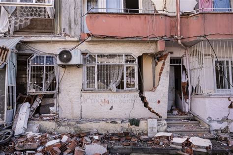 El número de muertos por los terremotos en Turquía supera ya 44 000