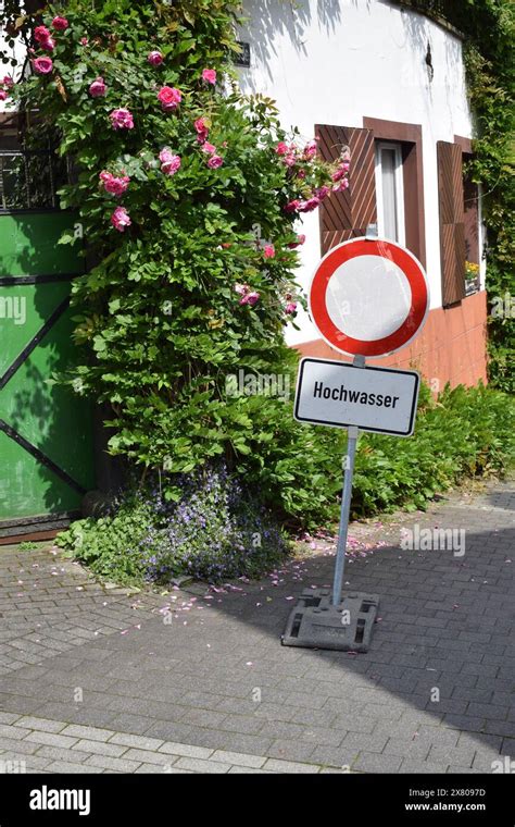 Flood Warning Sign Stock Photo Alamy