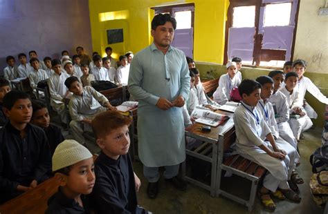 یکساں نصابِ تعلیم ہوگا کہ نہیں؟ Urdu News اردو نیوز