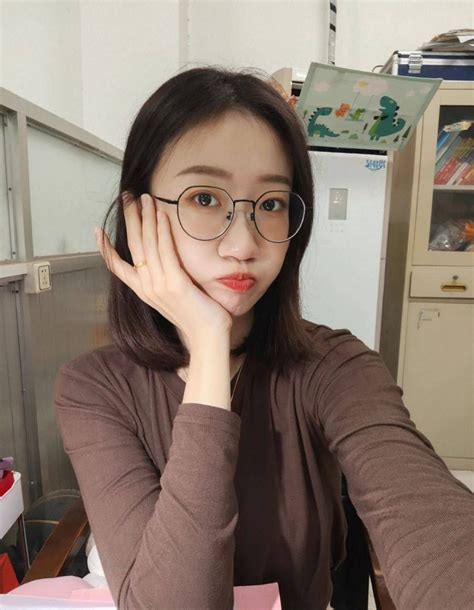 亞洲無碼 骚货小娇妻 淫妻大神把纯洁小娇妻开发成人尽可夫的小荡妇 嘴里含着老公的肉棒 小骚逼里享受着单男的冲击 HTTP下載區 草榴社區 t y
