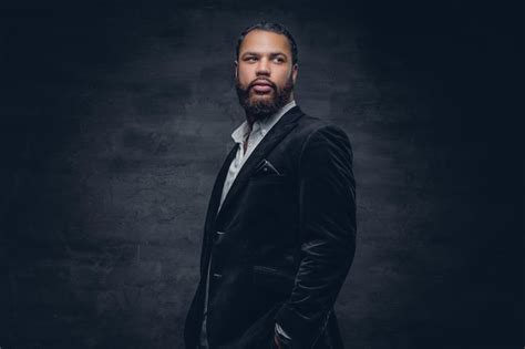 Portrait D Homme Noir Barbu Dans Un Costume De Laine Photo Gratuite