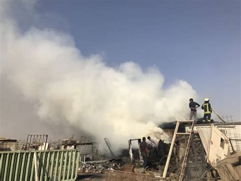 آتش سوزی گسترده در انبار ضایعات پلاستیک تصاویر