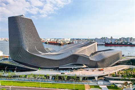 高雄打卡新熱點 高雄港旅運中心戶外空間開放海韻藝術廣場賞海景第一排 食尚玩家