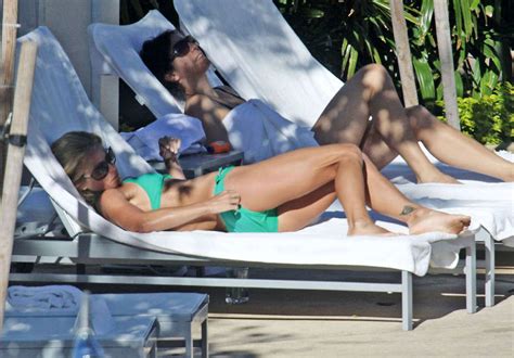 Kelly Ripa Showing Nice Nipples And Sexy Body In Bikini On Beach Porn