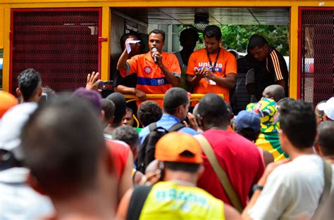 Fotos Greve De Garis Deixa Lixo Acumulado Nas Ruas Do Rio 13032015